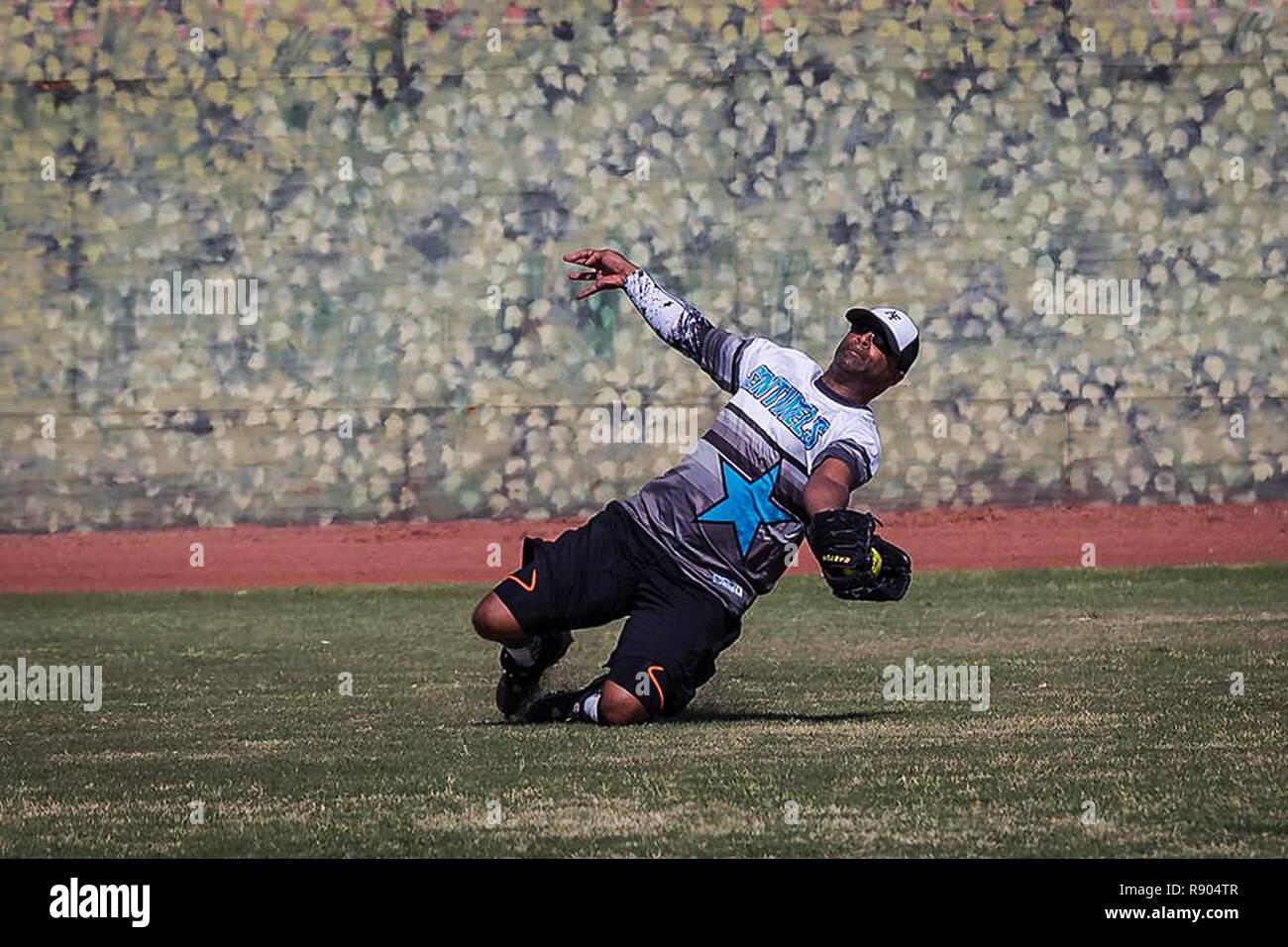 LAS VEGAS -- Tyrone Clark makes a sliding catch during a tournament ...