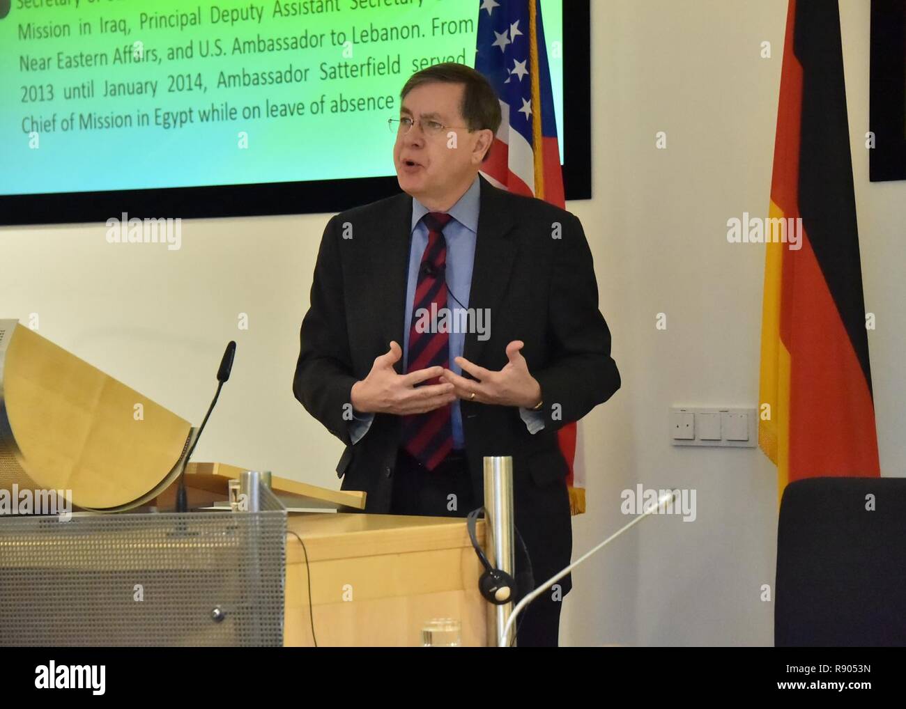 Multinational force and observers hi-res stock photography and images ...