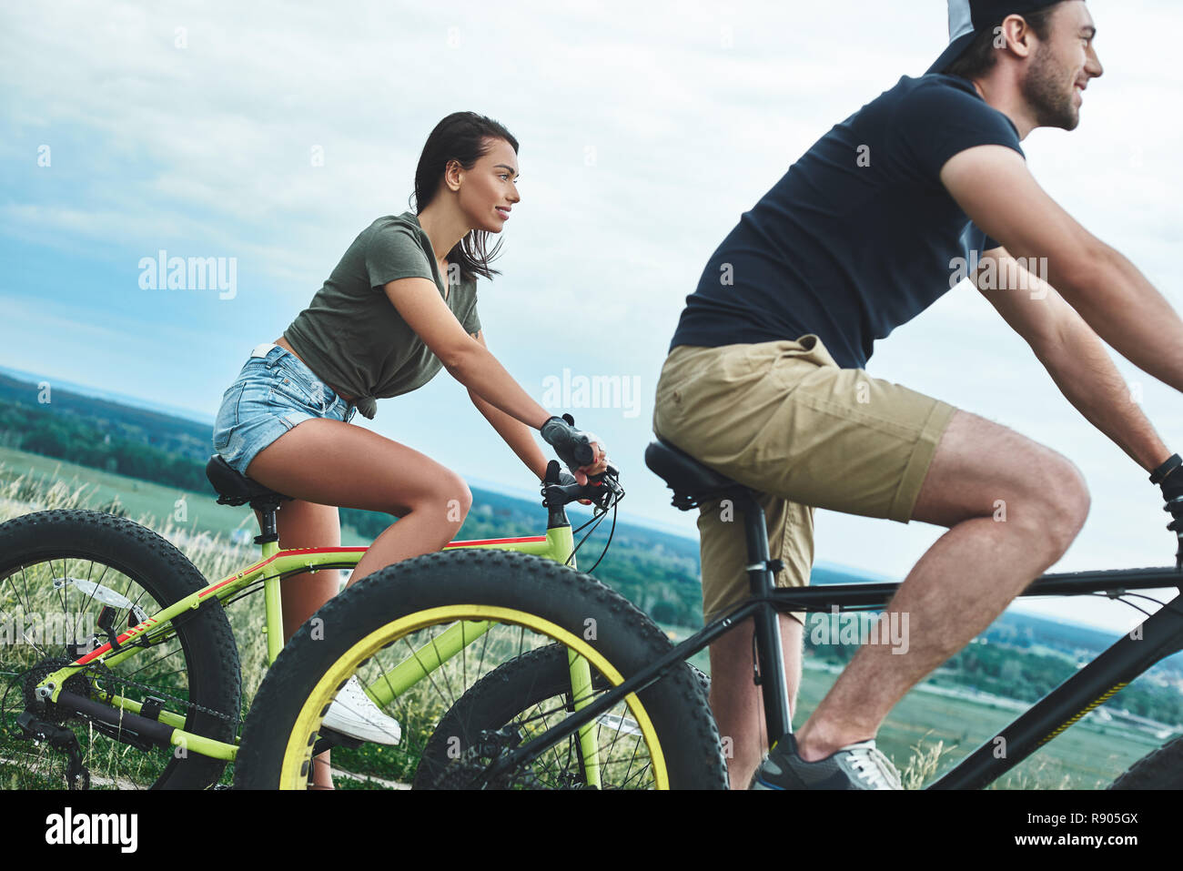 Couple cycle hi-res stock photography and images - Alamy