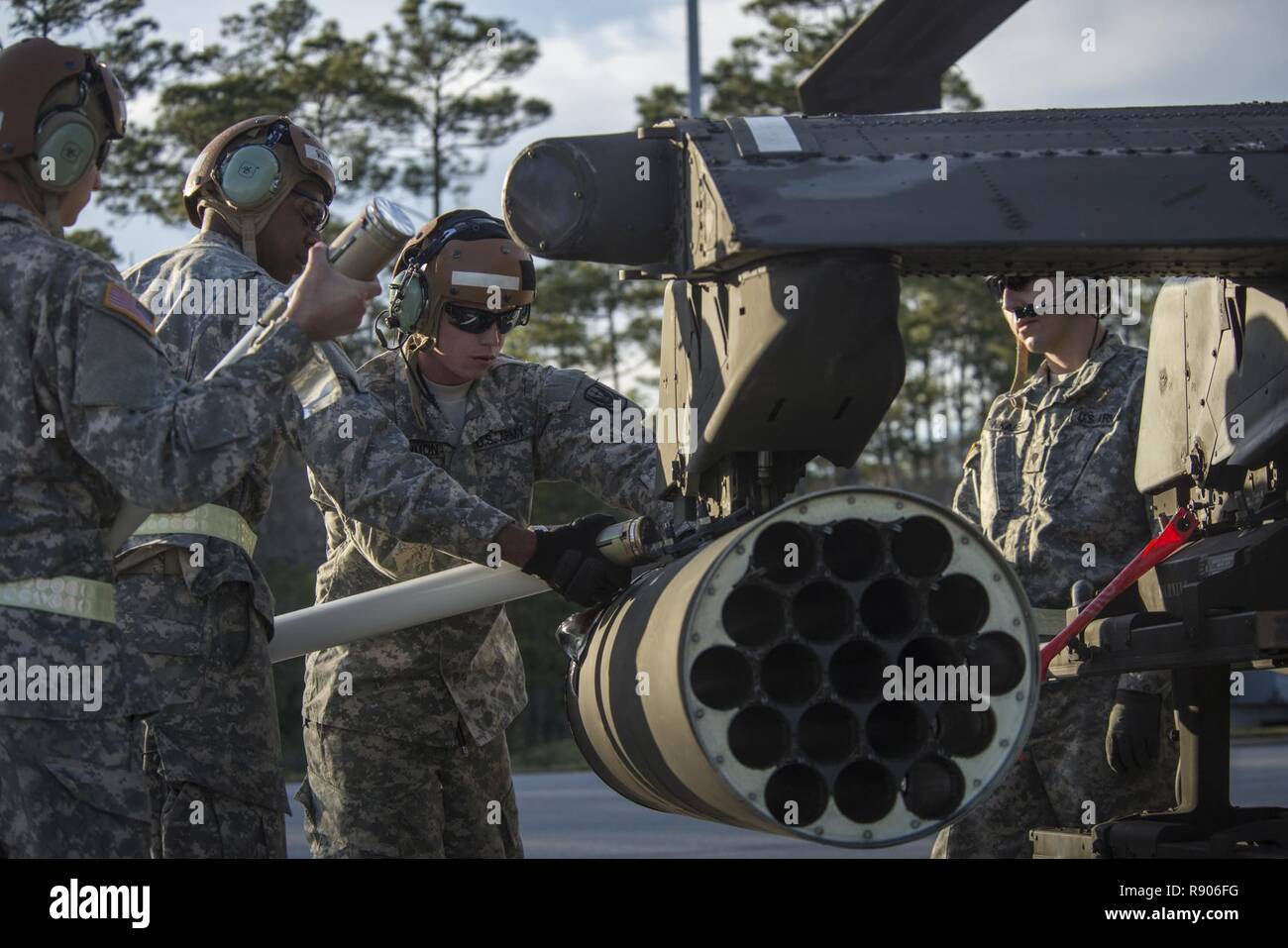 U.S. Army National Guard Soldiers with the 1st Group, 130th Attack ...