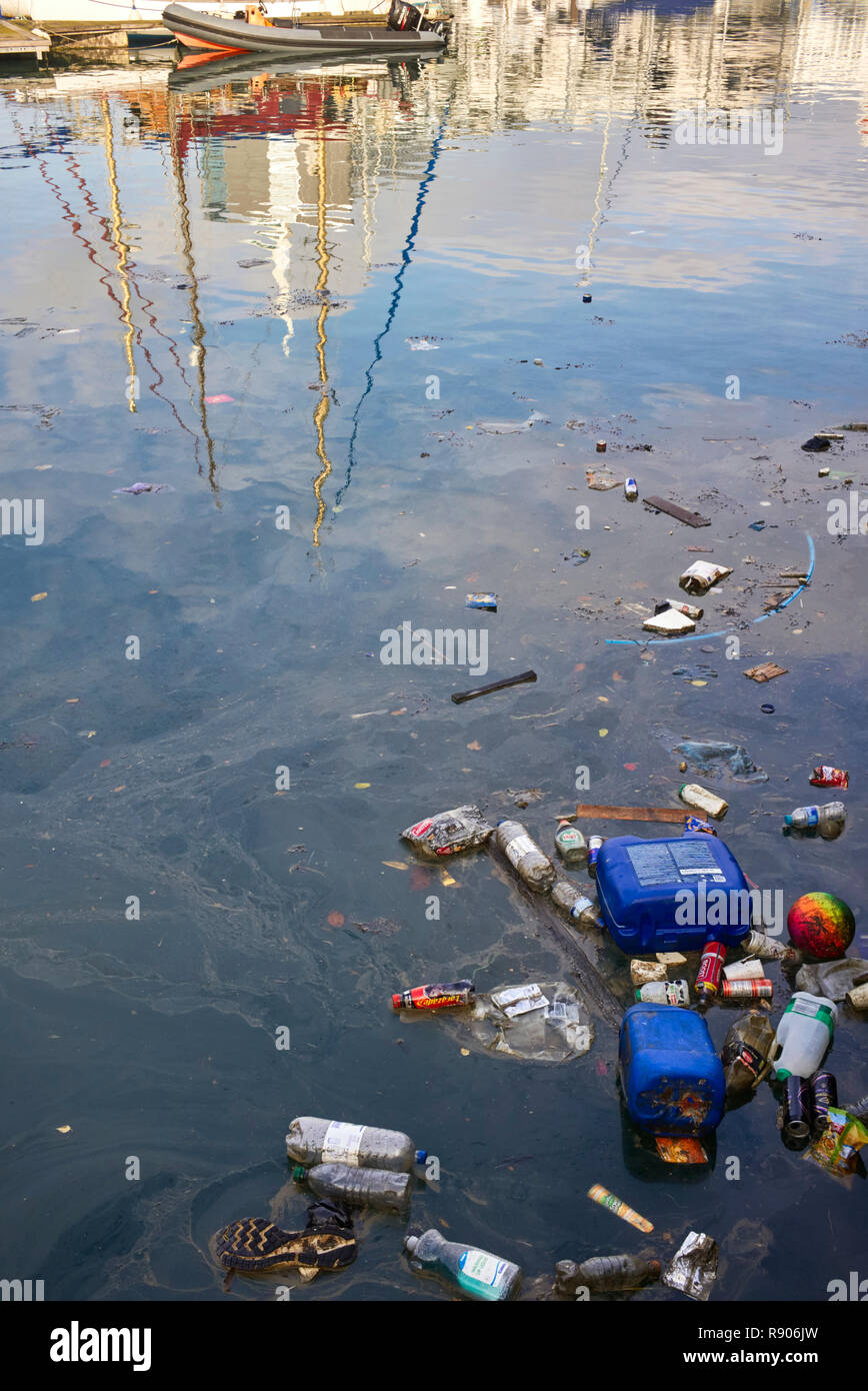 Plastic pollution in sea hi-res stock photography and images - Alamy