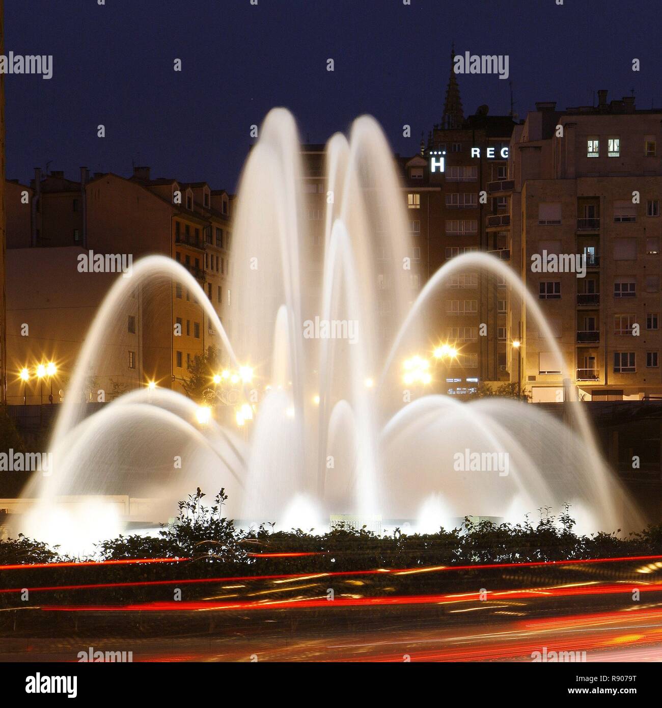 Roundabout with fountain hi-res stock photography and images - Alamy