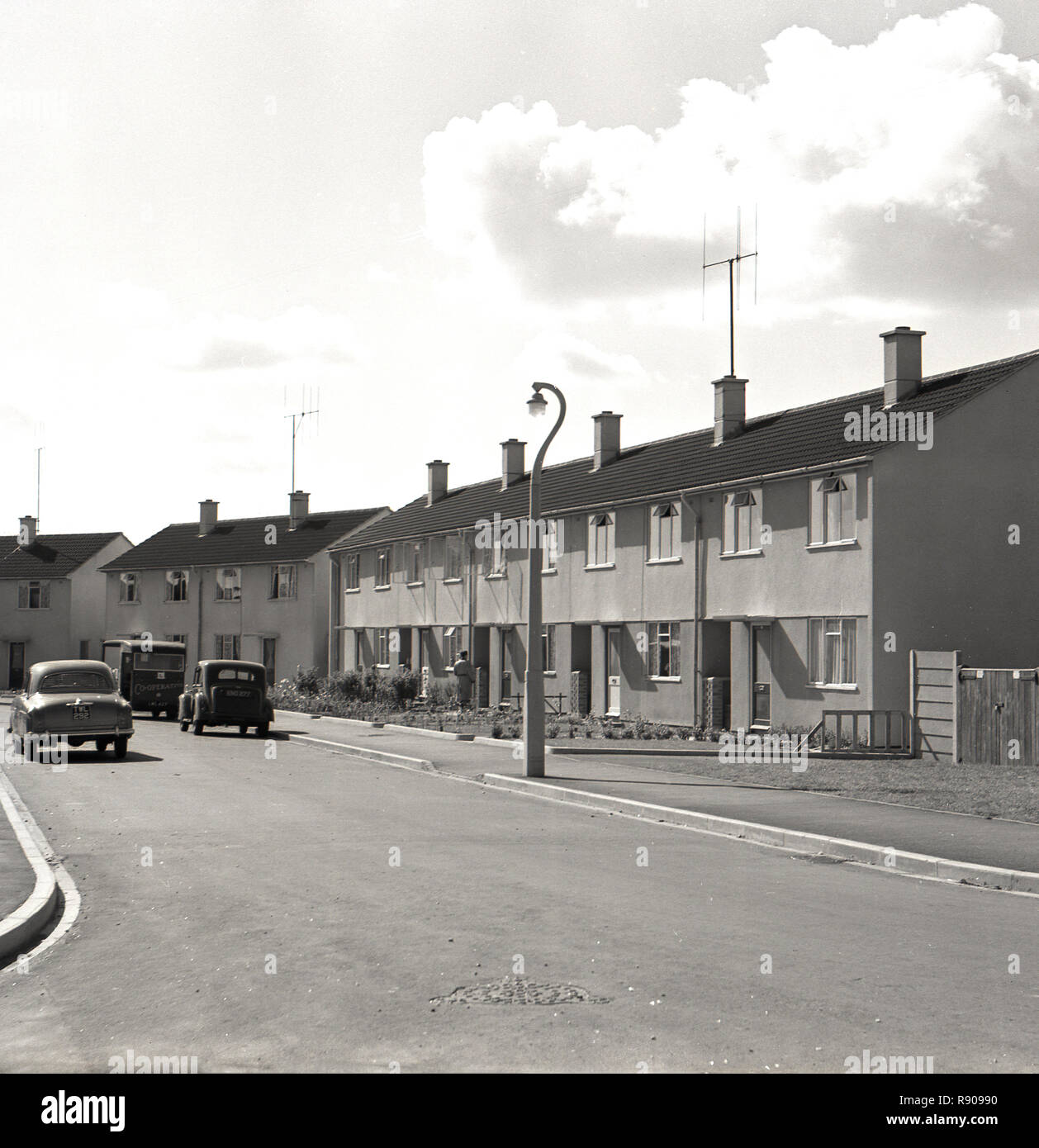 Terraced housing 1950s hi-res stock photography and images - Alamy