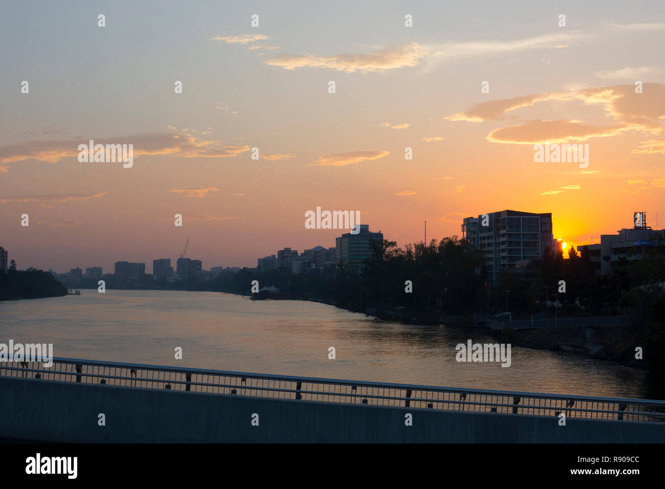 Brisbane River at Milton Reach at sunset, Brisbane, Queensland ...