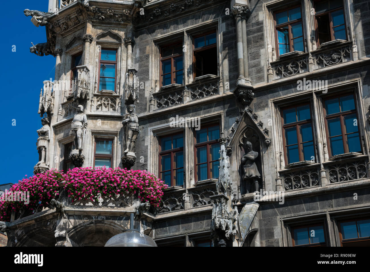 New Town Hall (Neues Rathaus) Neogothic building at Mary's Square ...