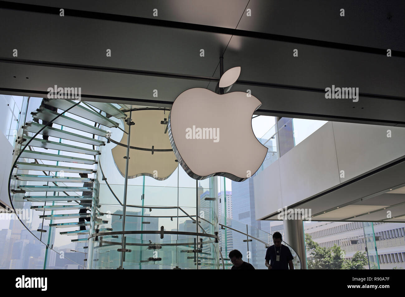 Apple showroom hi-res stock photography and images - Alamy