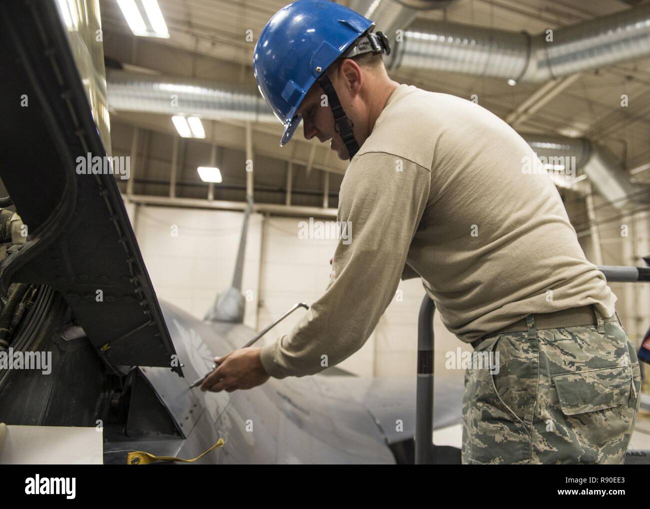 Emergency egress system hi-res stock photography and images - Alamy