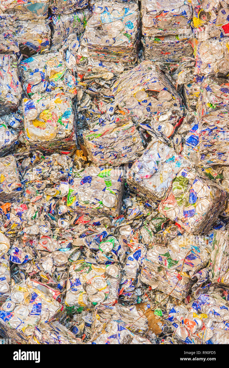 aluminium beverage cans pressed into cubes for recycling purposes Stock ...