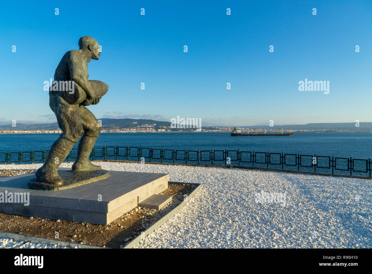 Statue of the Gallipoli battle hero,Turkish Corporal Seyit Onbasi in ...
