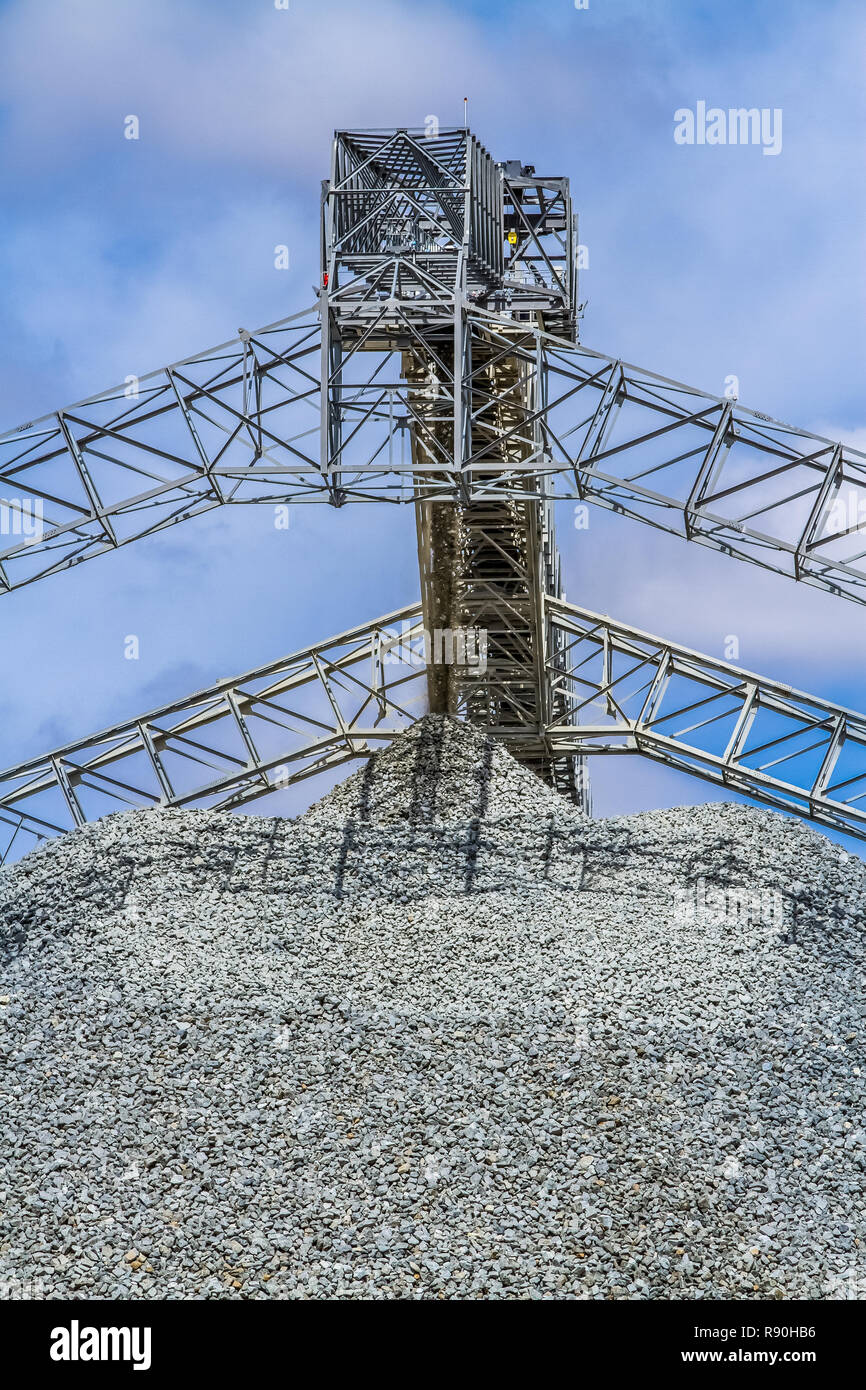 Platinum mining and refining hi-res stock photography and images - Alamy