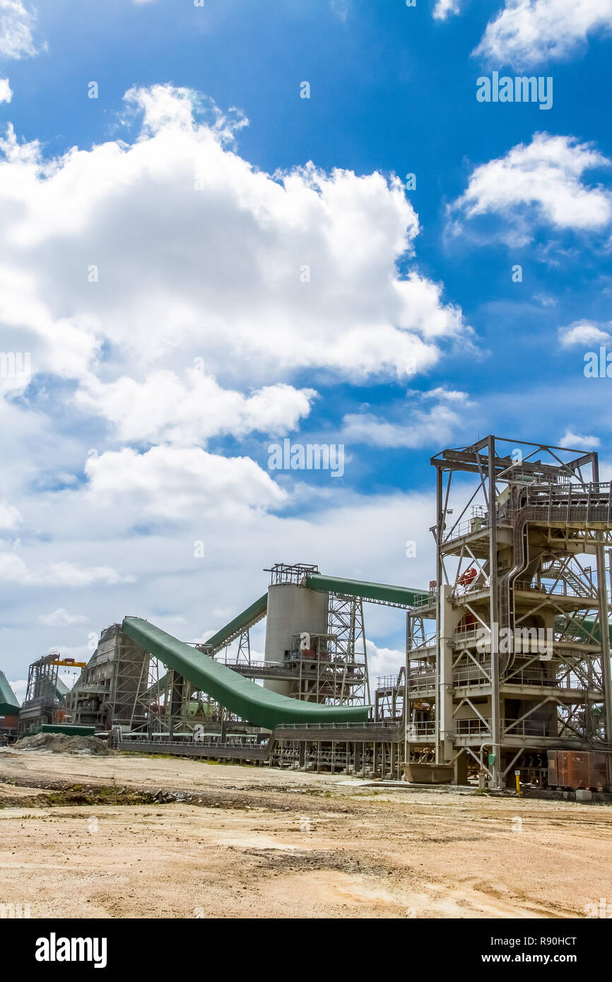 Platinum mining and refining hi-res stock photography and images - Alamy