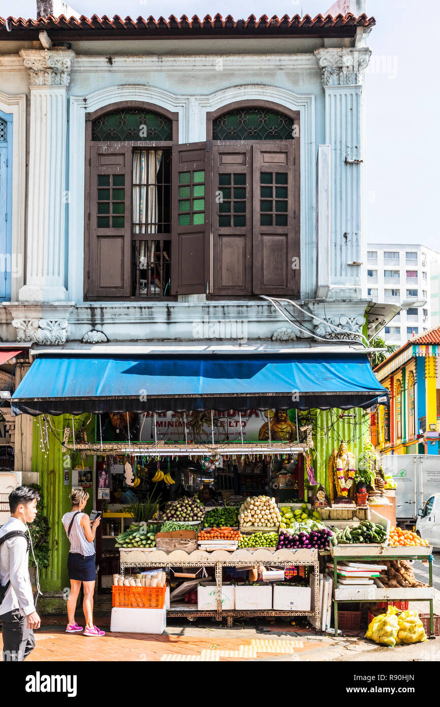 Buffalo Road, Little India, Singapore Stock Photo - Alamy