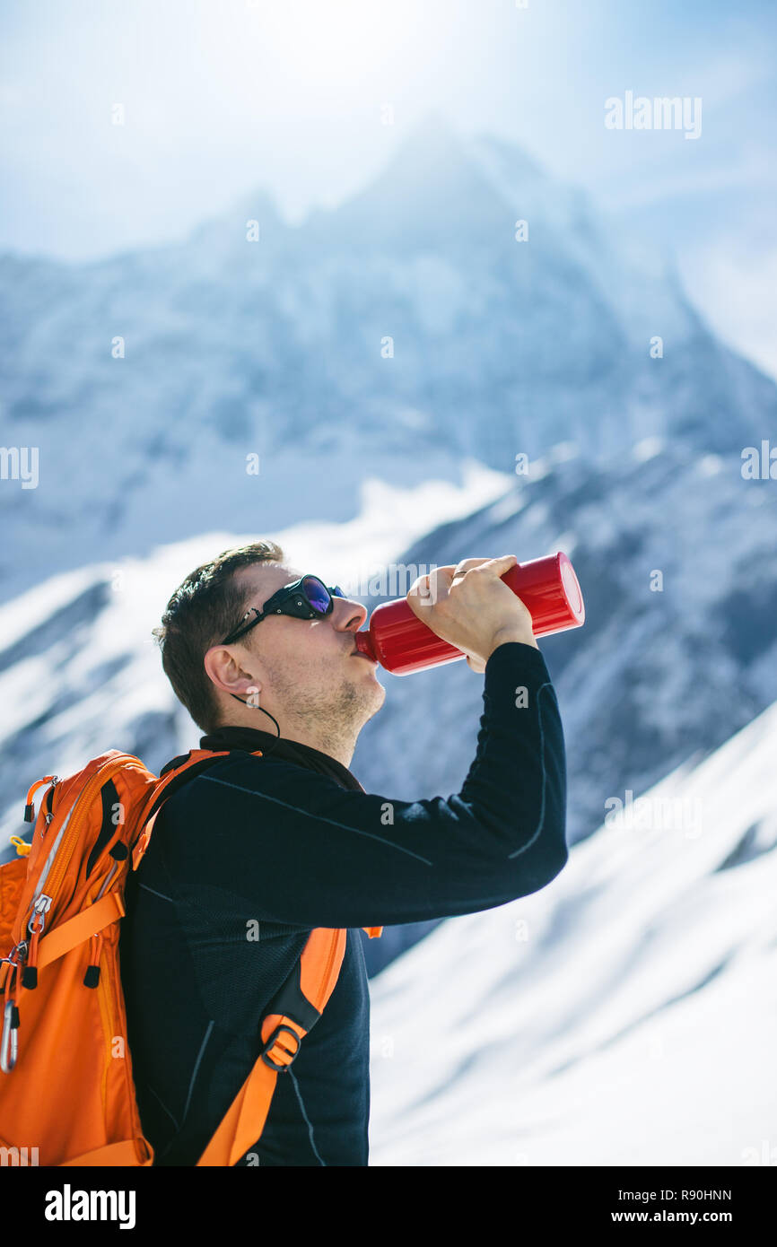 Hiker hydration. Mountaineer drinking water from bottle Stock Photo - Alamy