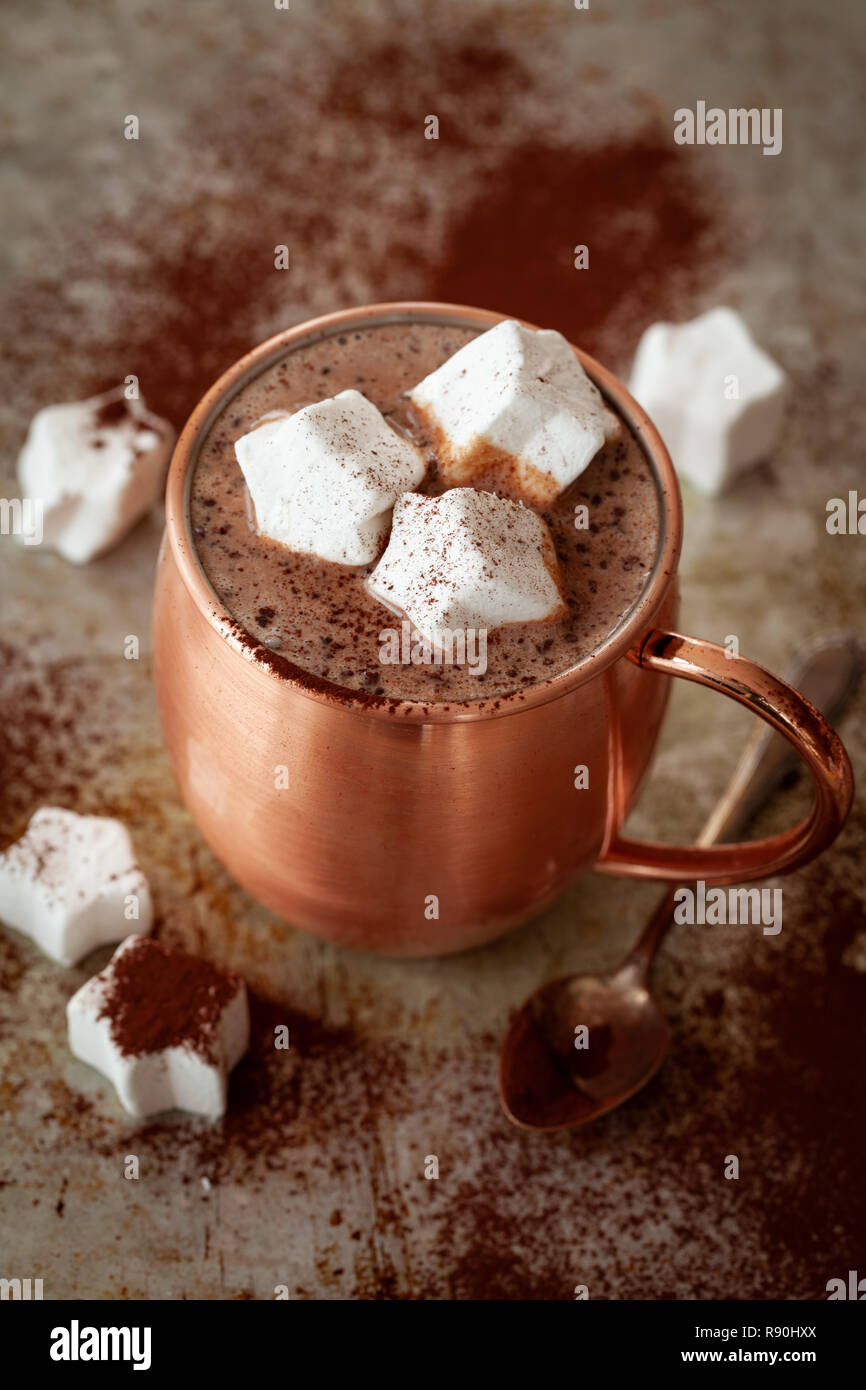Mug of hot chocolate with star-shaped marshmallows Stock Photo - Alamy