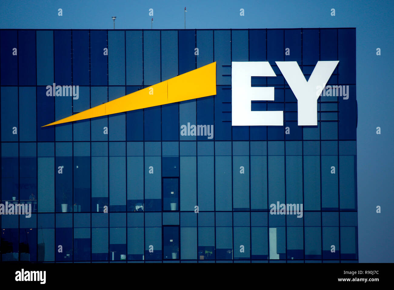 Ernst and young logo hi-res stock photography and images - Alamy