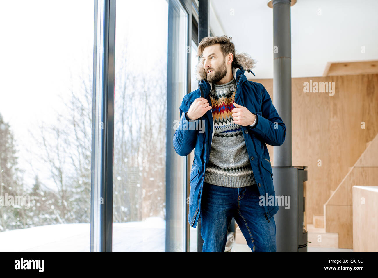Feeling cold indoors hi-res stock photography and images - Alamy