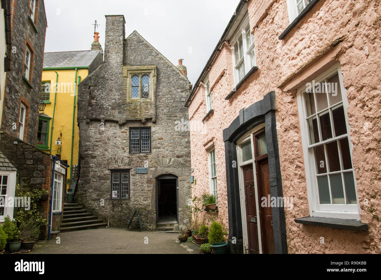 Tenby back streets hi-res stock photography and images - Alamy