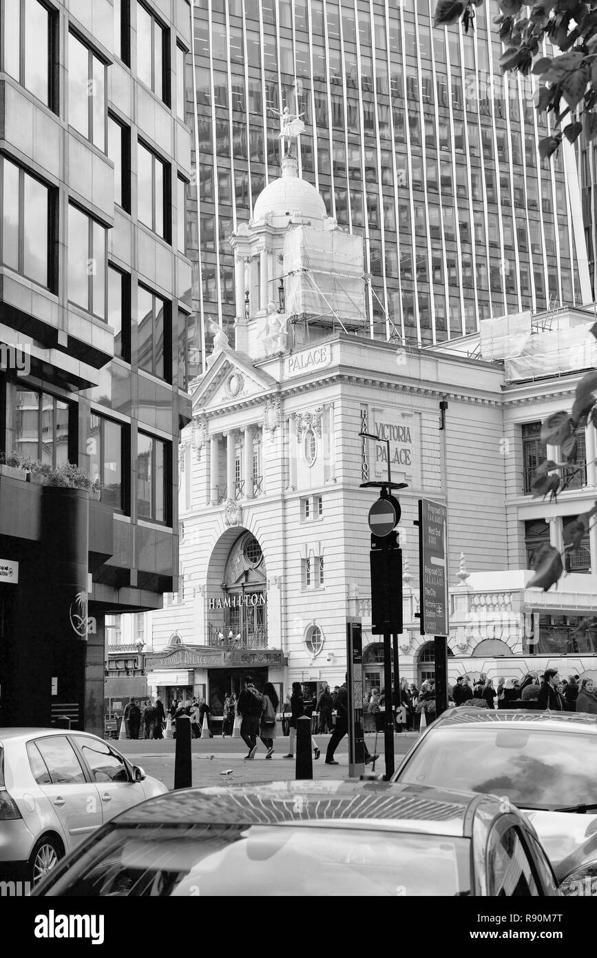 Victoria palace theatre Black and White Stock Photos & Images - Alamy