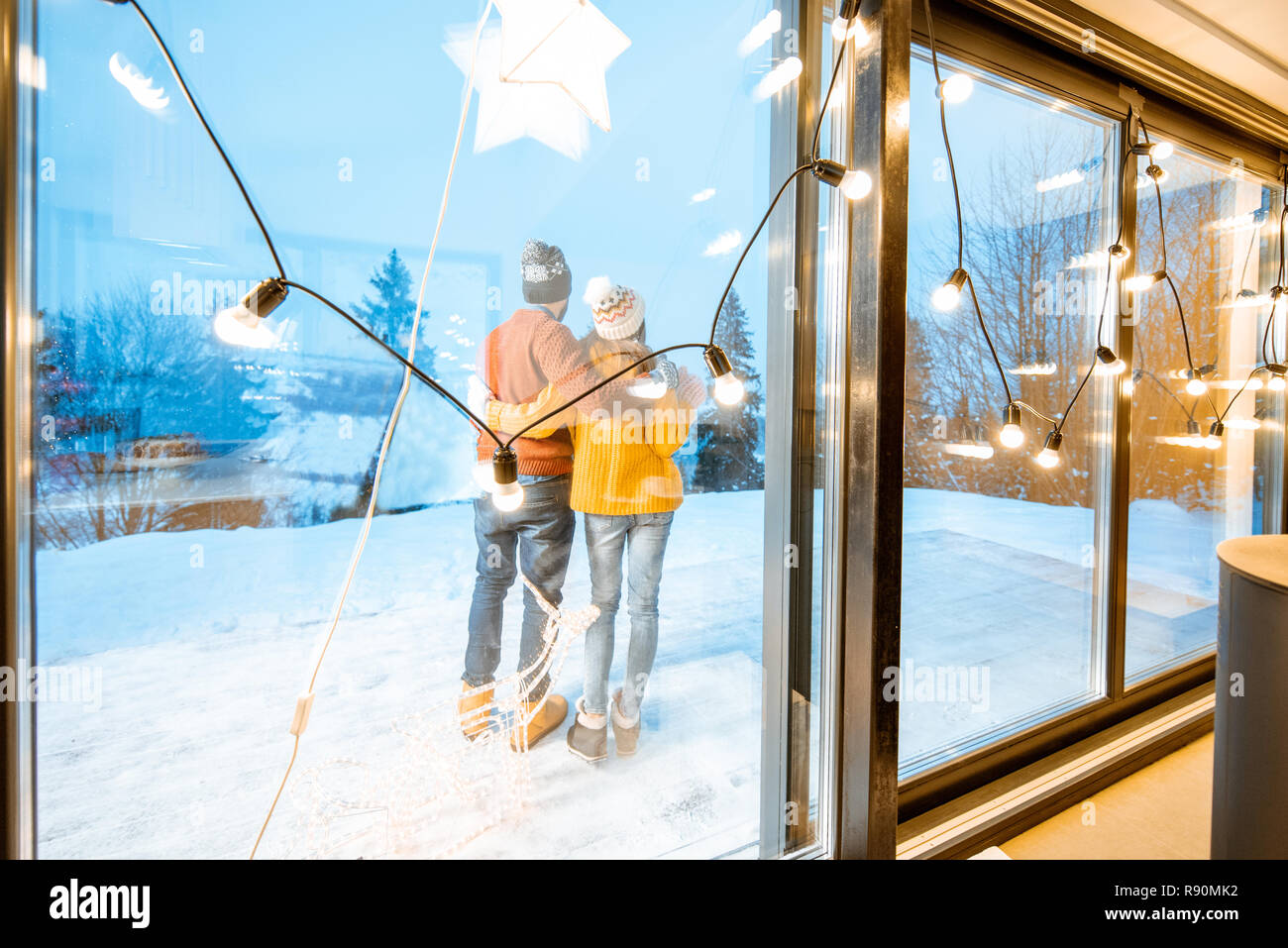 People looking through windows hi-res stock photography and images - Alamy