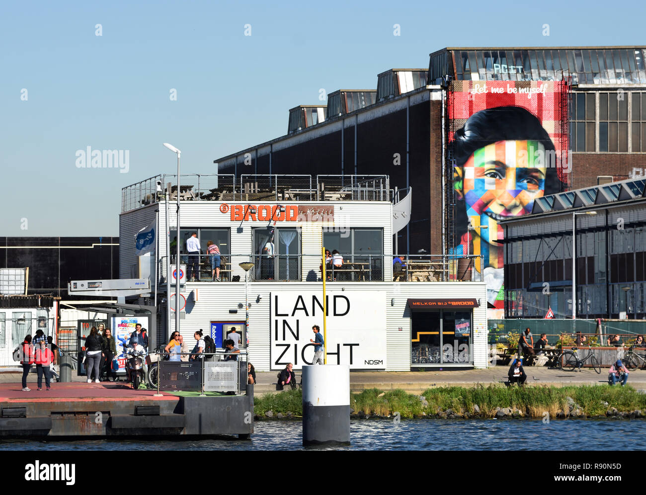 Mural of Anne Frank by Eduardo Kobra at the Street Art Museum at the ...