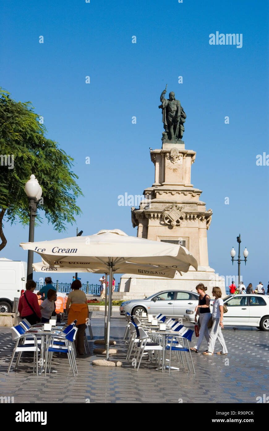 Monument to Roger of Lauria in Tarragona Stock Photo - Alamy