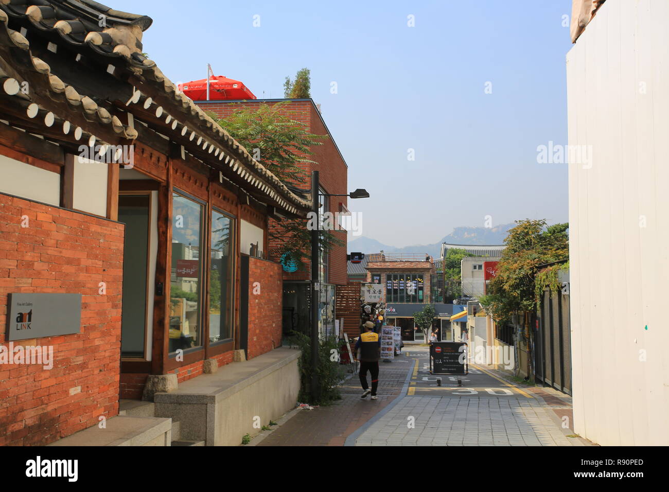 seoul jongno district street view Stock Photo - Alamy