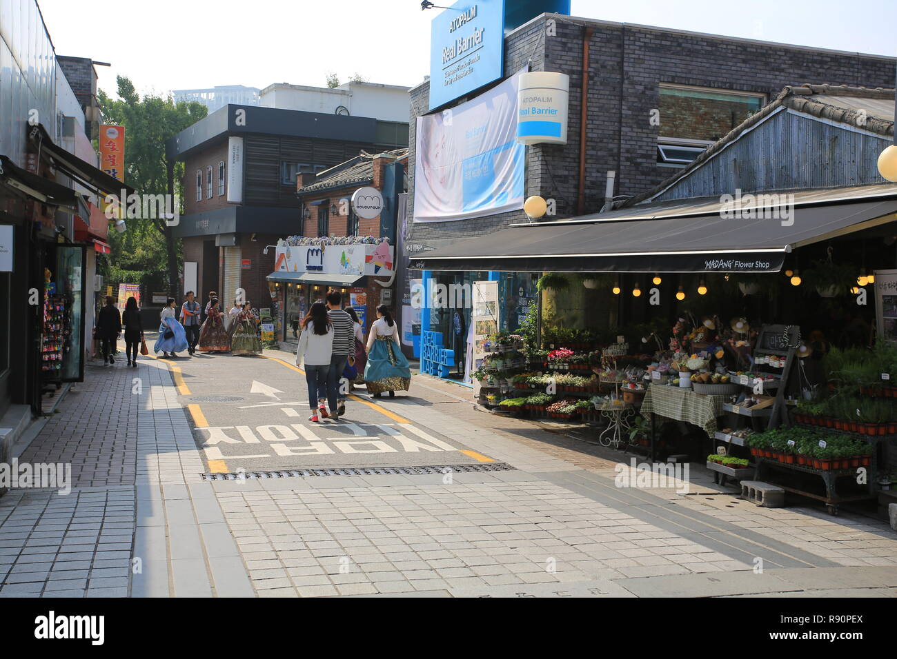 seoul jongno district street view Stock Photo - Alamy