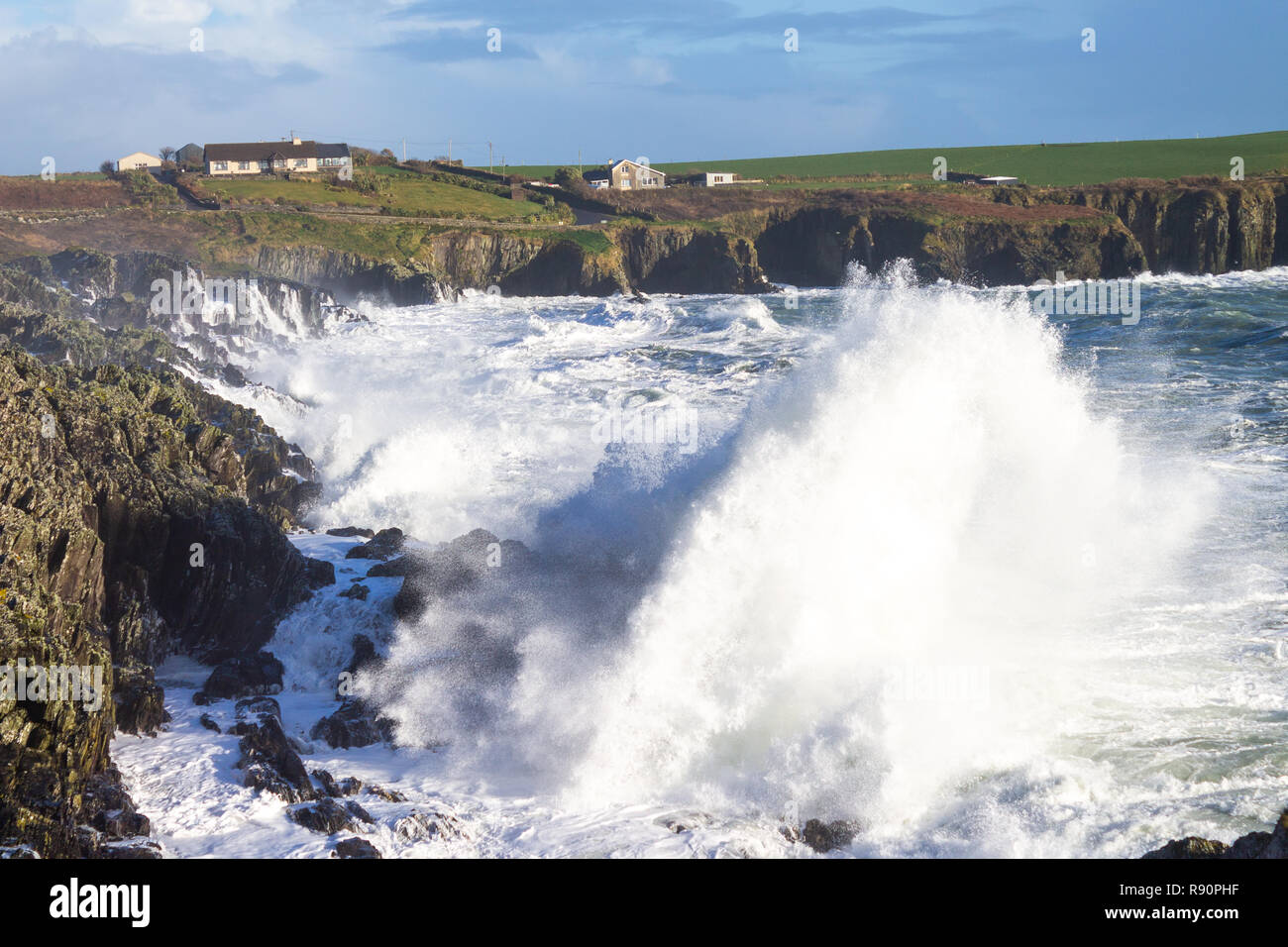 Waves breaking against cliff hi-res stock photography and images - Alamy