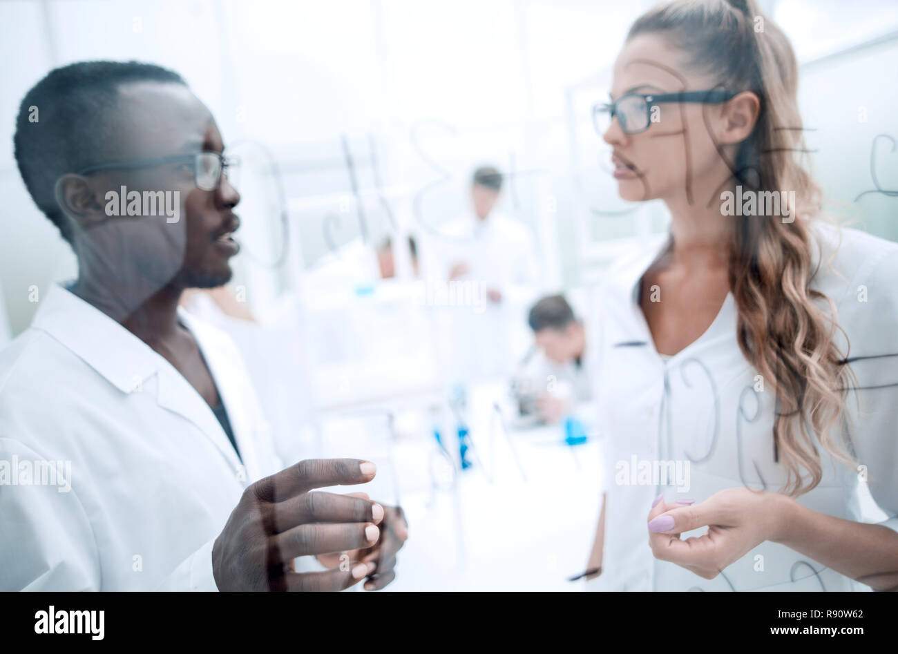 Multinational team research hi-res stock photography and images - Alamy