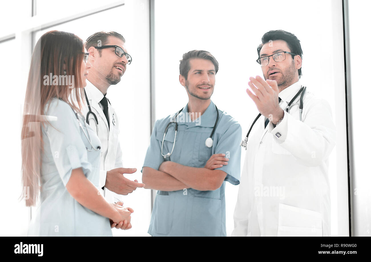 leading doctor talking with hospital staff Stock Photo - Alamy