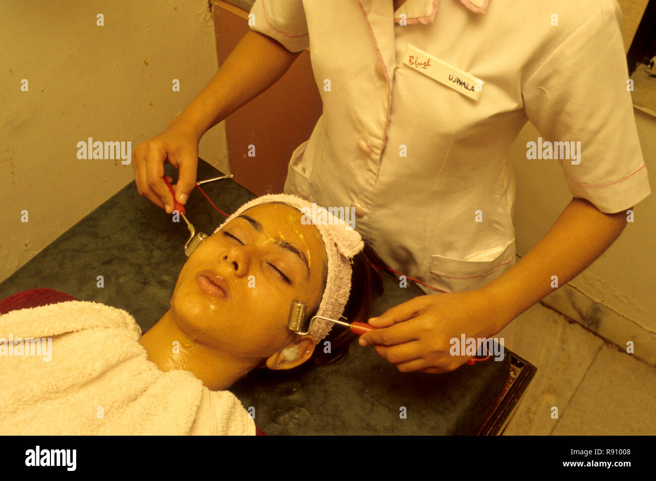 Beauty parlor india hi-res stock photography and images - Alamy