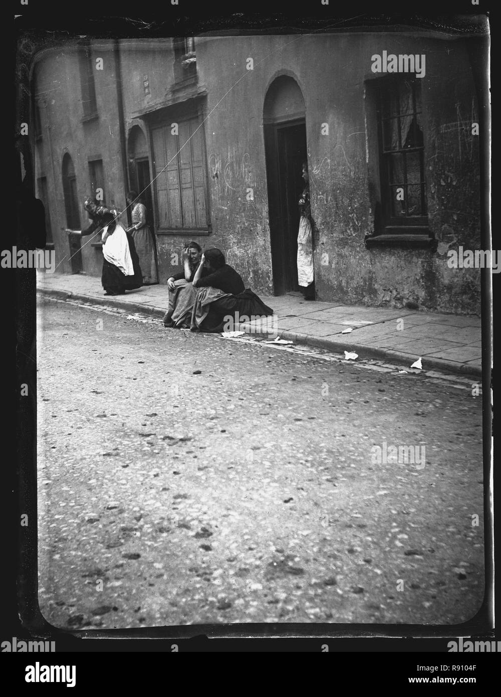 Poor woman 19th century photograph hi-res stock photography and images ...