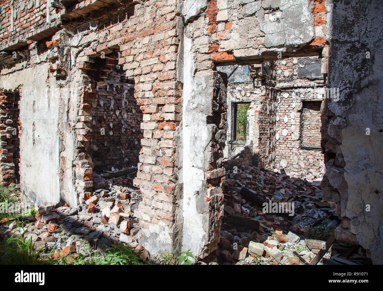 abandoned brick house from the inside on summer day Stock Photo - Alamy