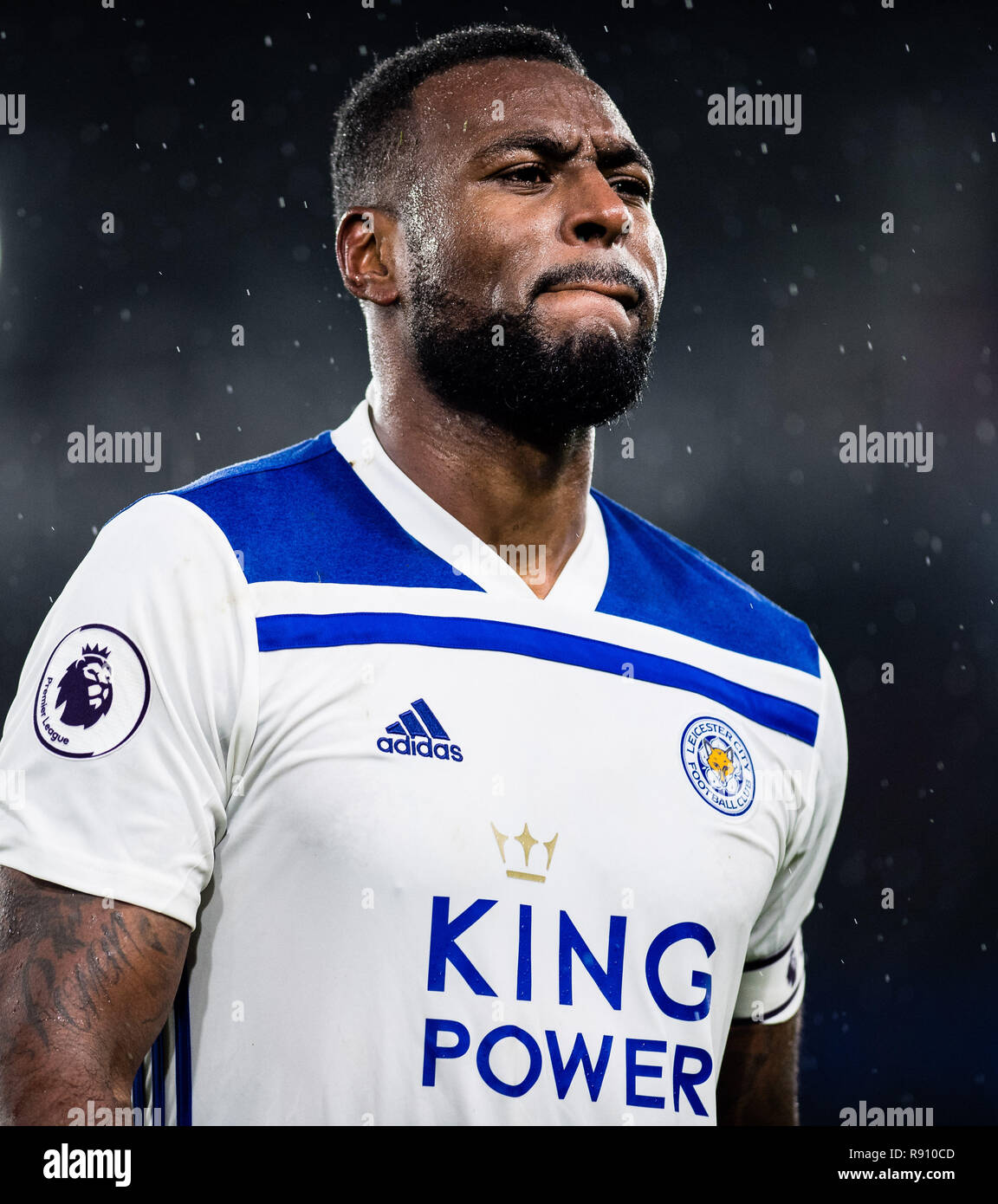 LONDON, ENGLAND - DECEMBER 15: Wes Morgan of Leicester City reaction ...