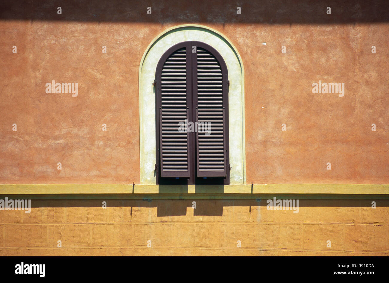 window frame of building, pisa, tuscany, italy Stock Photo - Alamy
