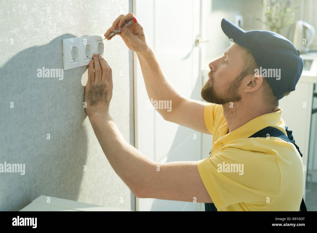 Installing electric outlet Stock Photo - Alamy