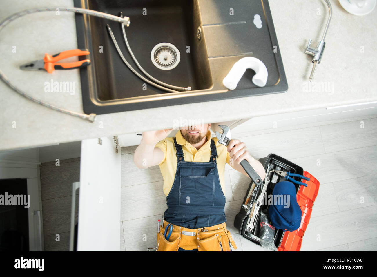 Kitchen plumber hi-res stock photography and images - Alamy