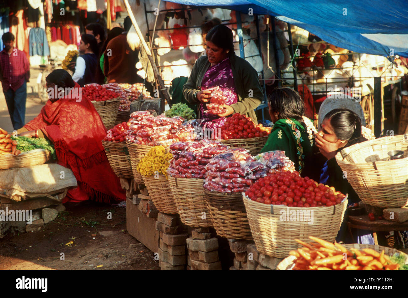 India tamil nadu market ooty hi-res stock photography and images - Alamy