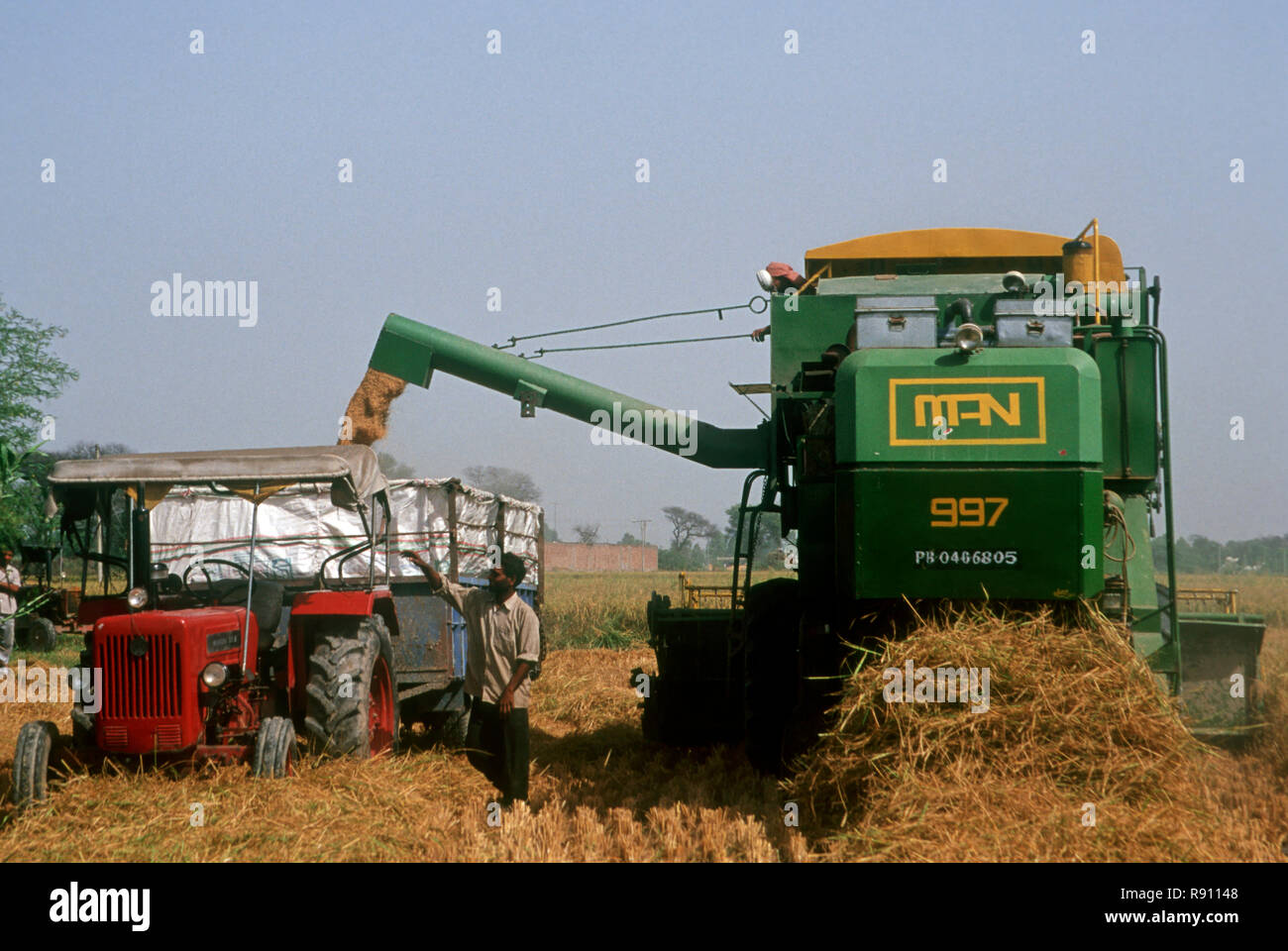 Modern harvesting machine hi-res stock photography and images - Alamy