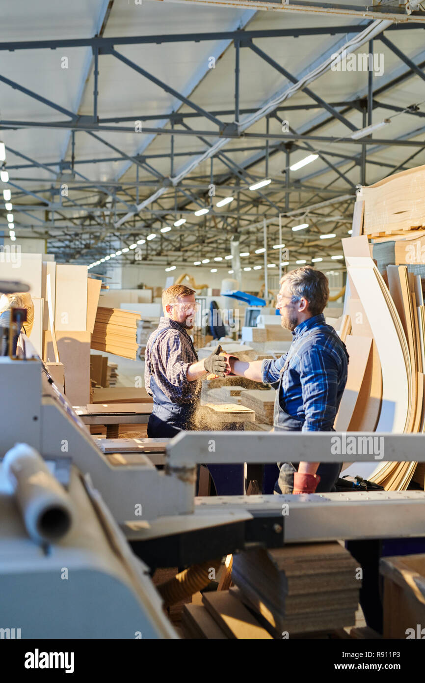 Assembly shop hi-res stock photography and images - Alamy