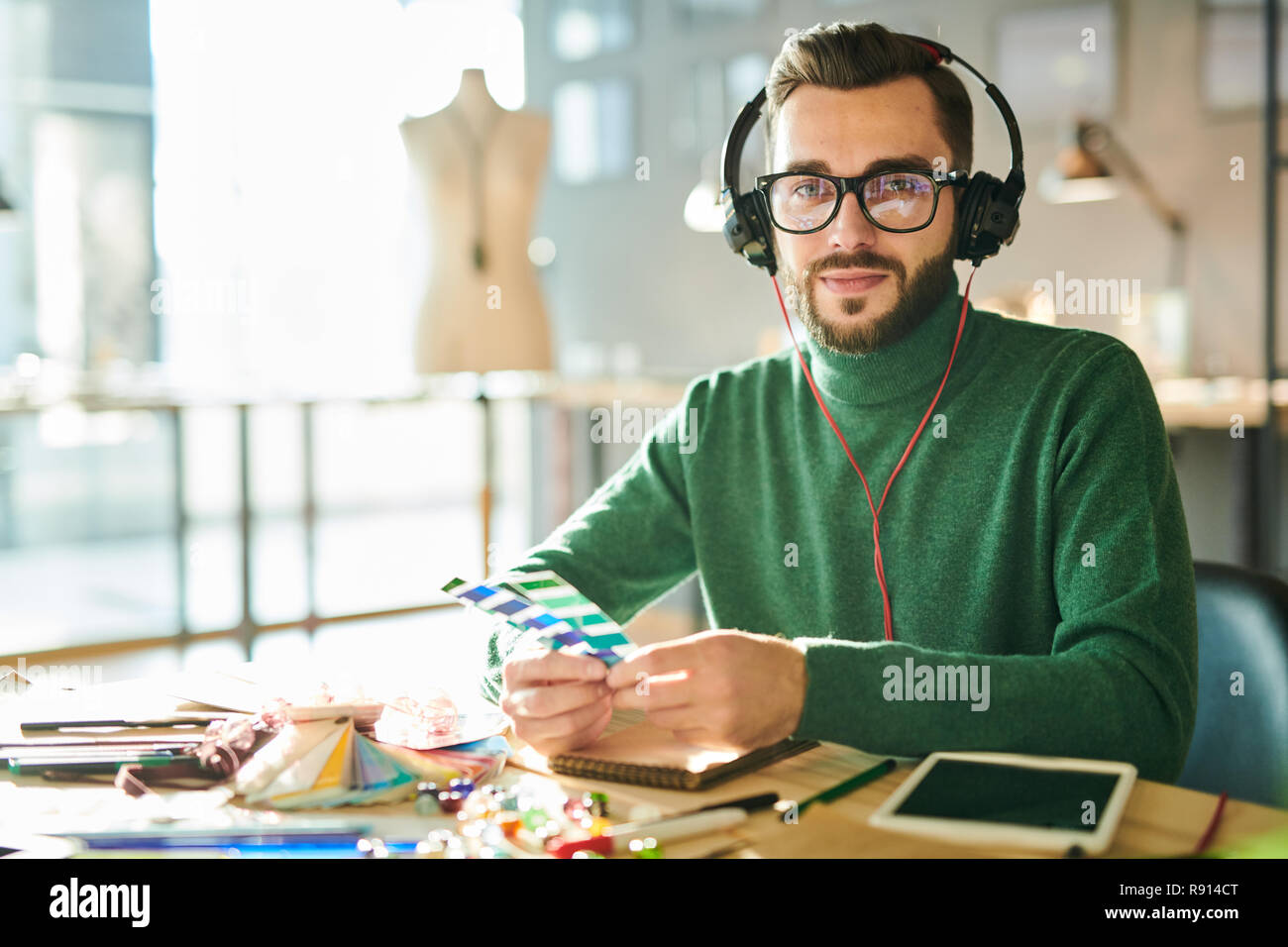 Male designers hi-res stock photography and images - Alamy