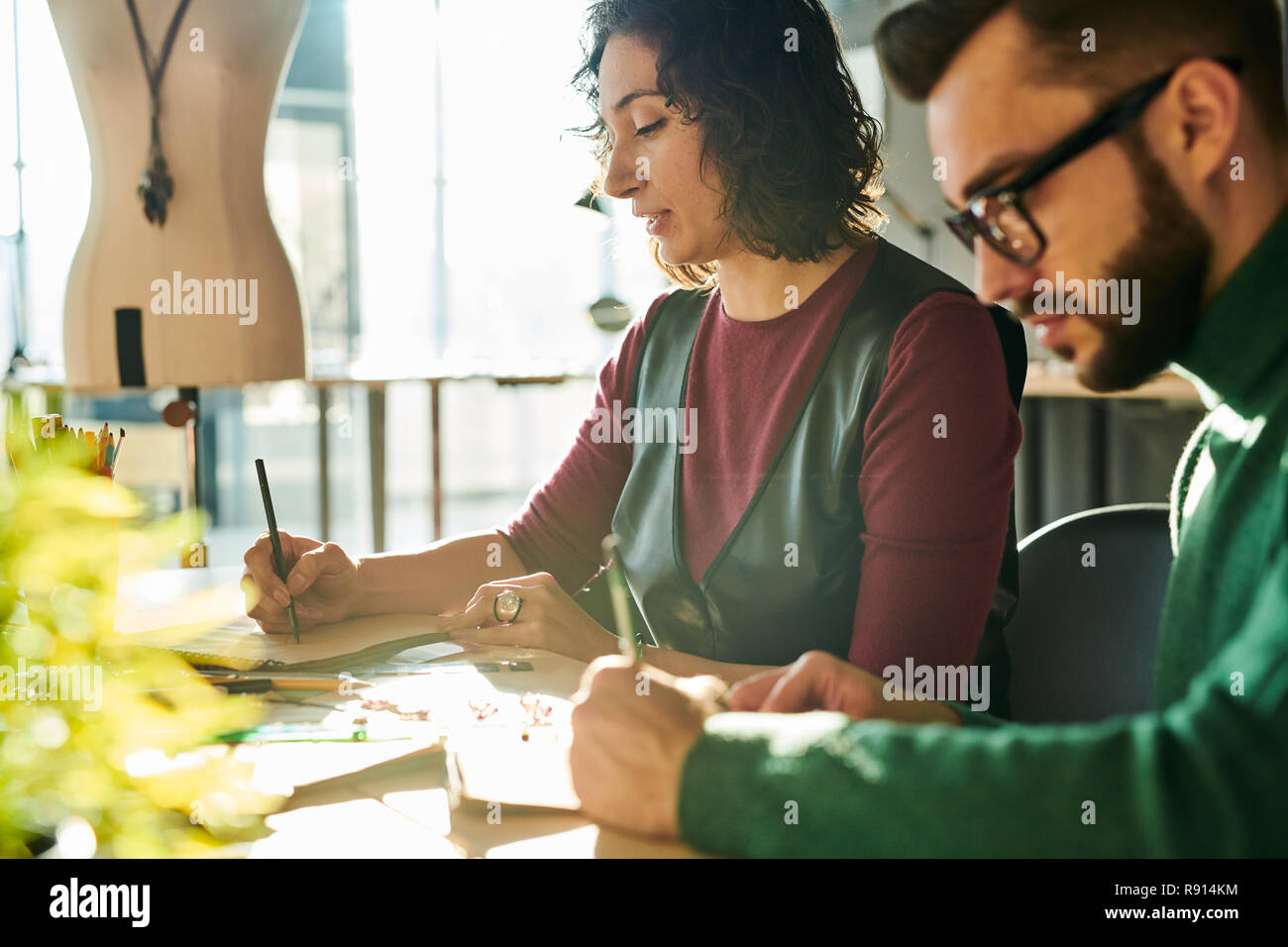 Jewelry designers hi-res stock photography and images - Alamy