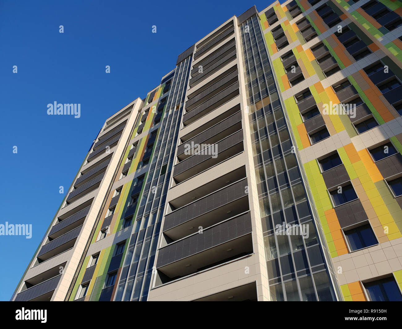 Modern highrise residential building hi-res stock photography and ...