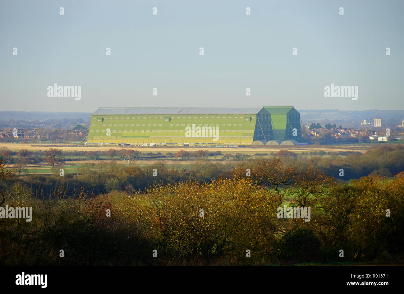 R100 airship hi-res stock photography and images - Alamy