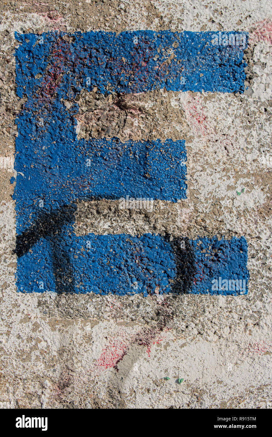 painted letter on wall, letter e Stock Photo - Alamy