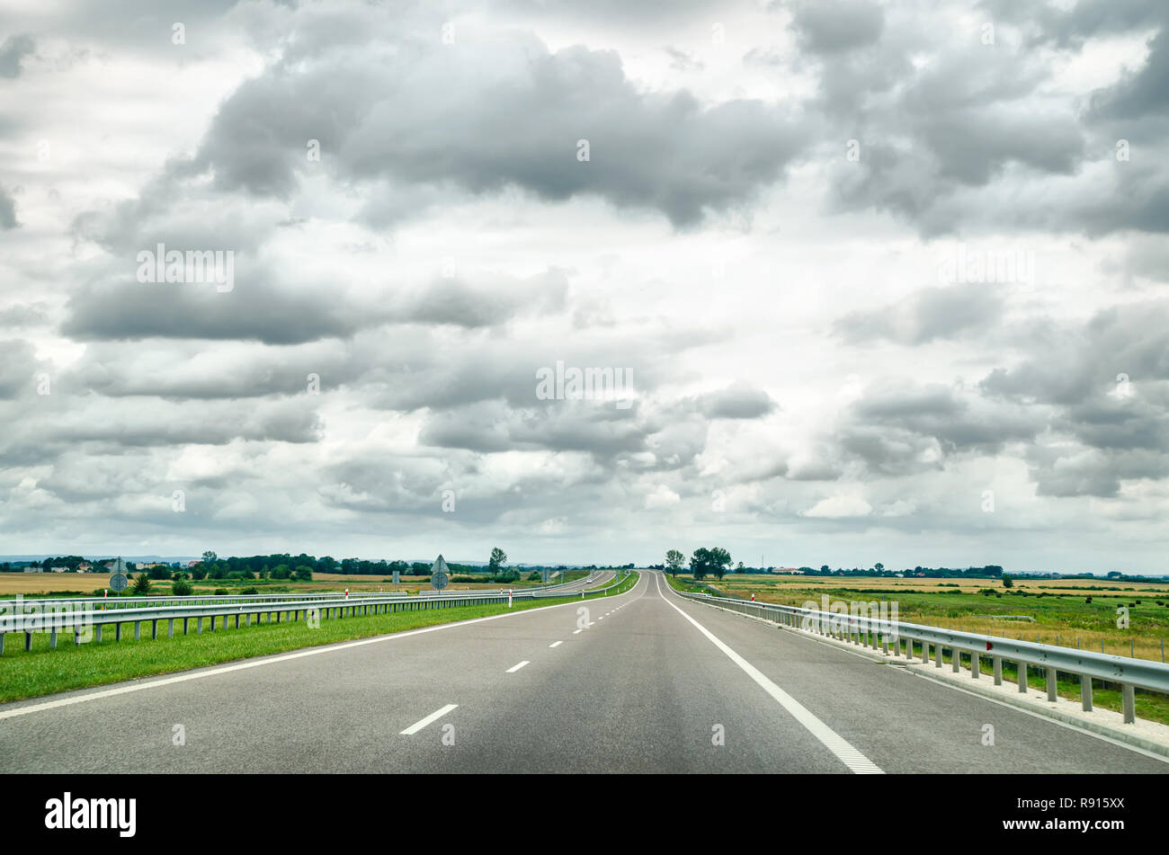 highway view with road and sky Stock Photo - Alamy