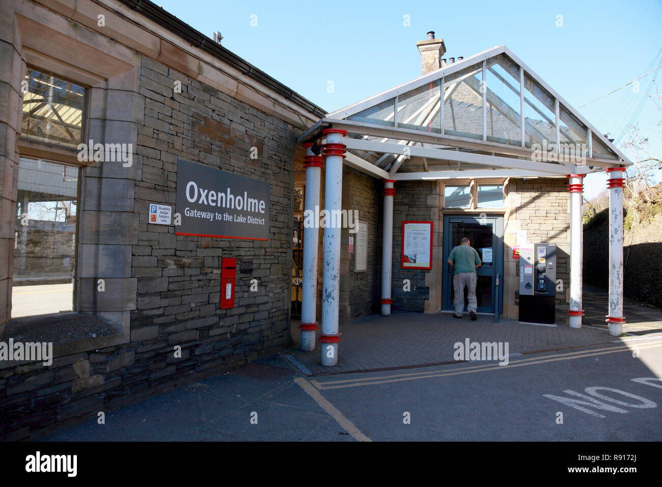 Oxenholme railway station lake district hi-res stock photography and ...