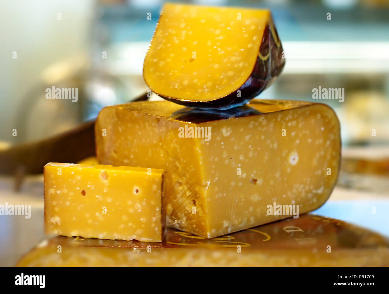 Gouda cheese wheel hi-res stock photography and images - Alamy