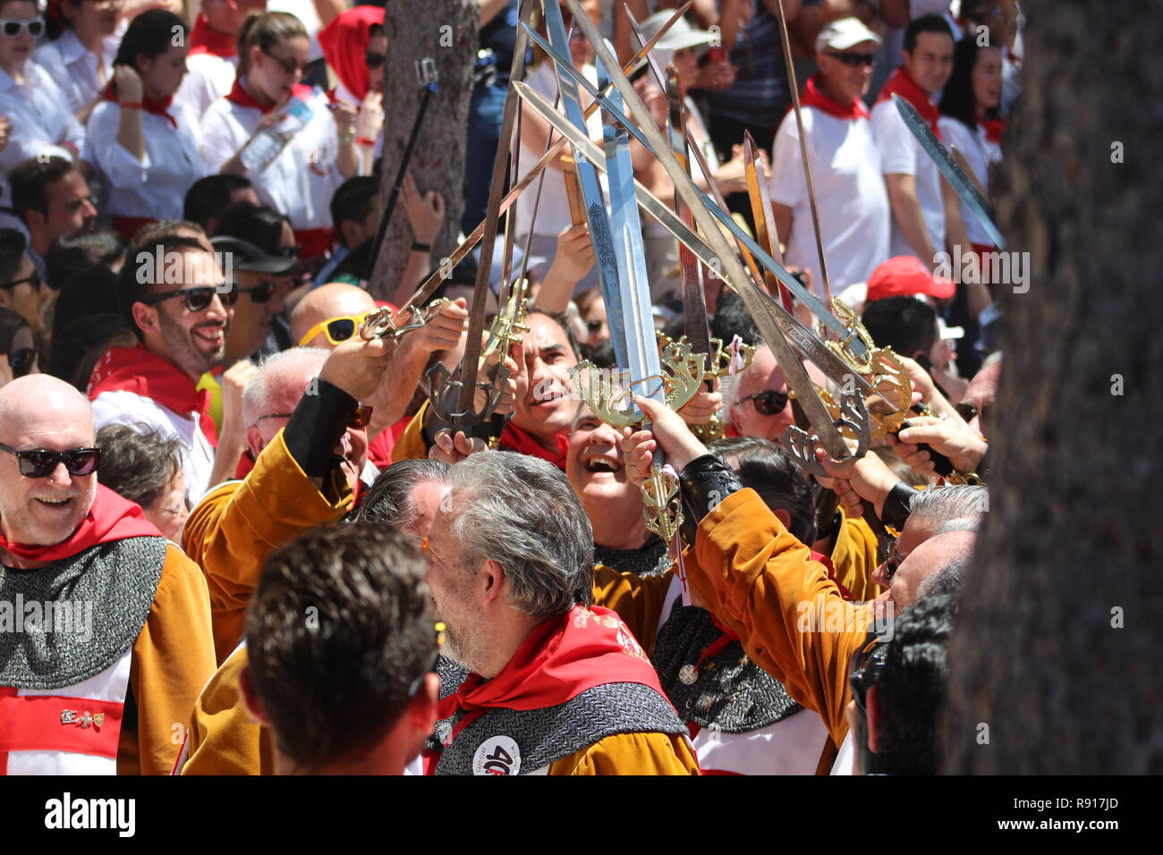 Clashing swords hi-res stock photography and images - Alamy