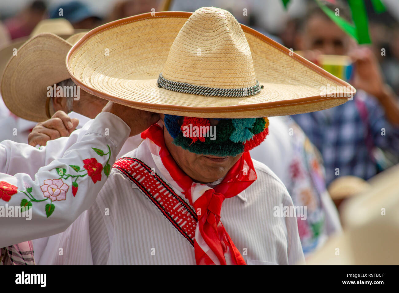 Traditional Mexican dancing at the Basilica of Our Lady of Guadalupe in ...